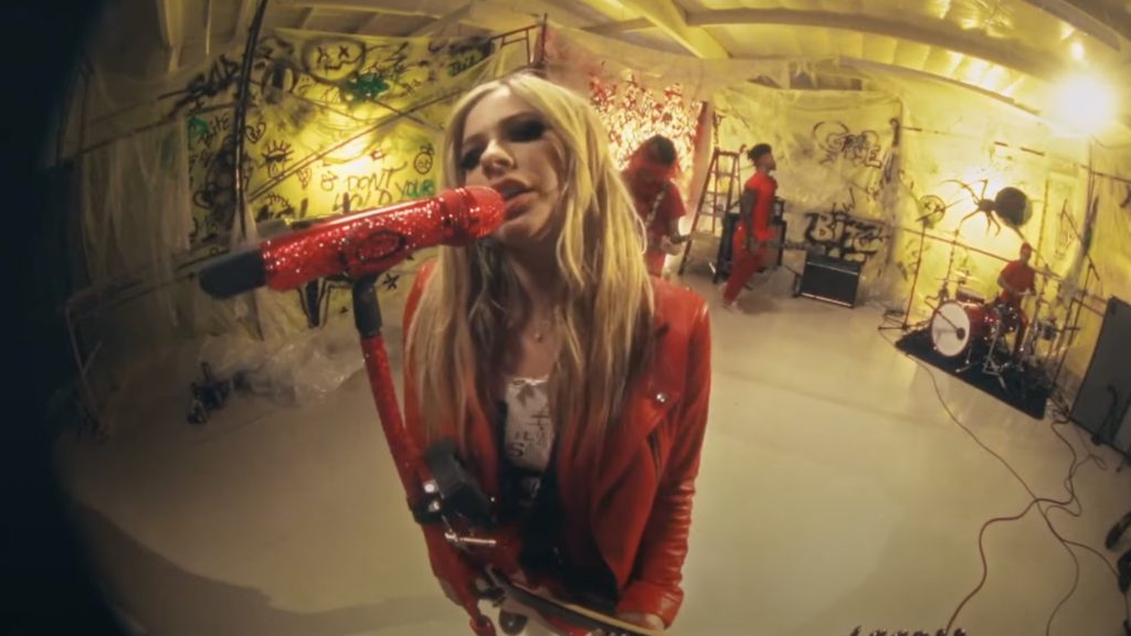 Watch Avril Lavigne Rocks Out To Bite Me With Fallon Performance