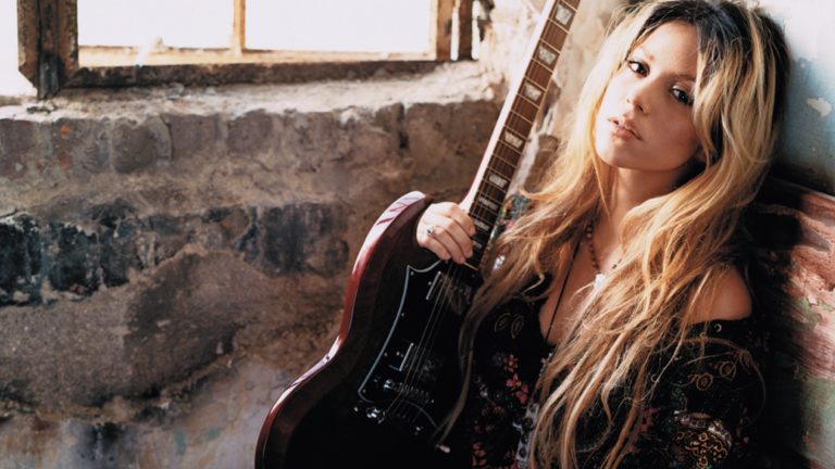 Shakira releases 20th anniversary edition of ‘Laundry Service’ - RETROPOP