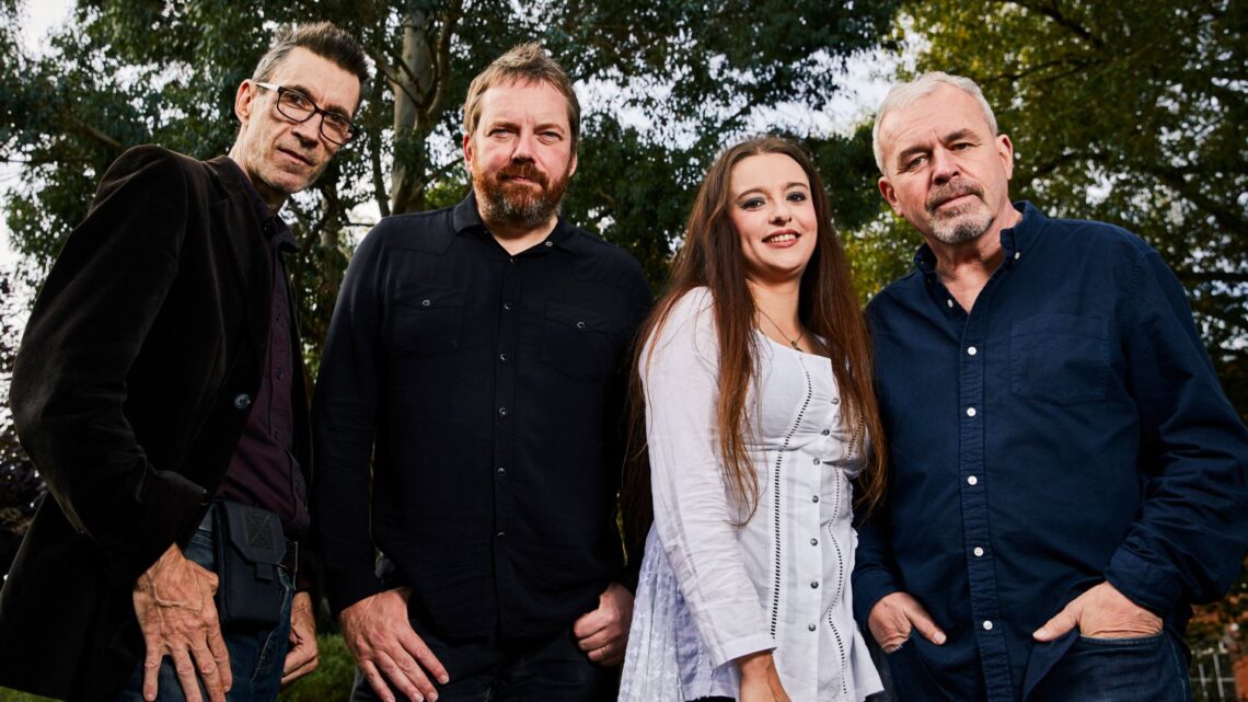 The Beautiful South star Dave Hemingway introduces new band Sunbirds ...