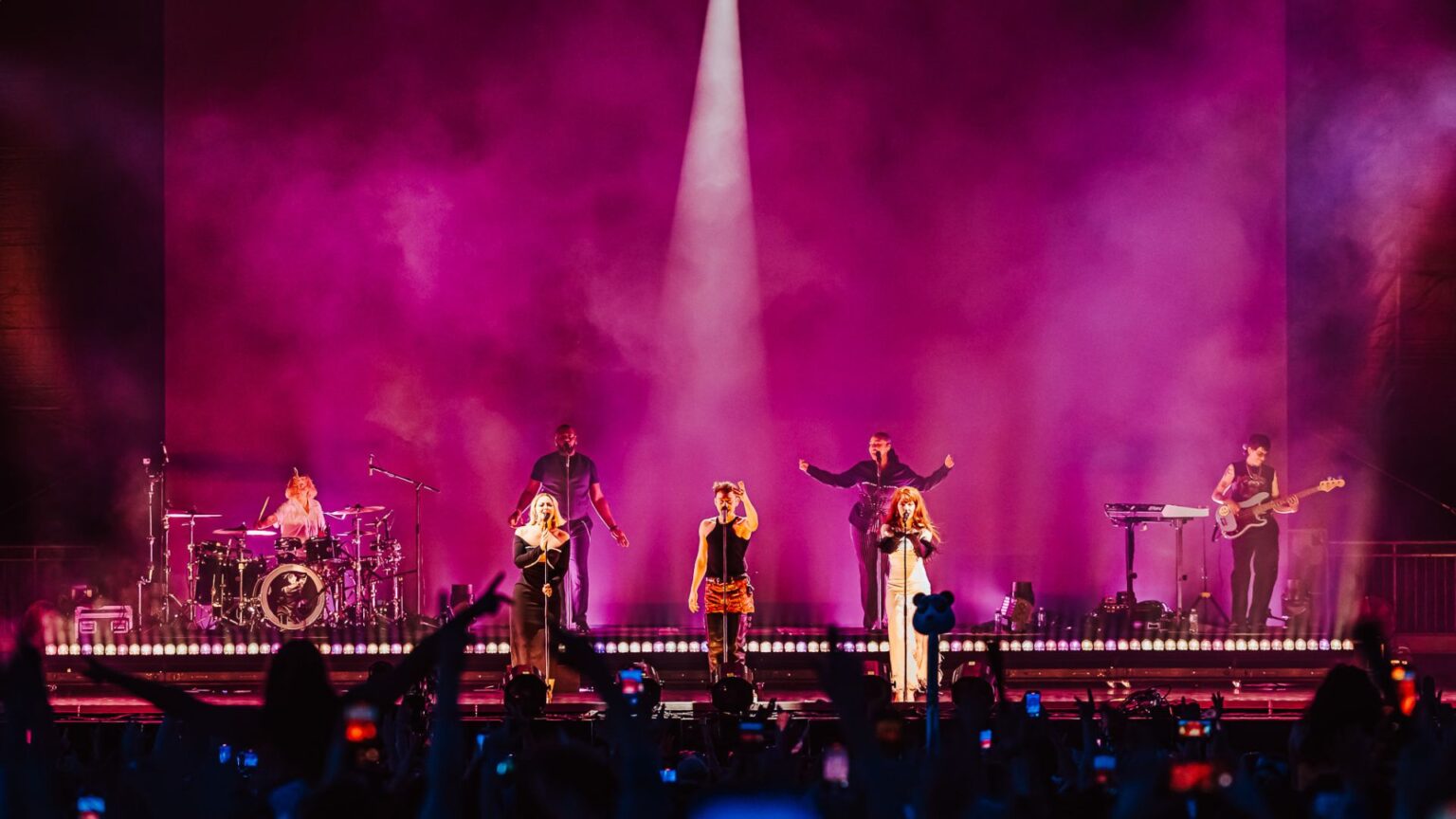 Years & Years stage mini Girls Aloud reunion during Mighty Hoopla ...