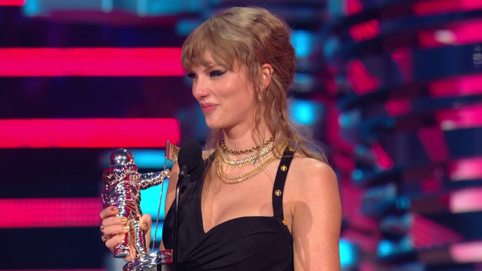Taylor Swift ties record for most wins in one night at 2023 MTV Video ...